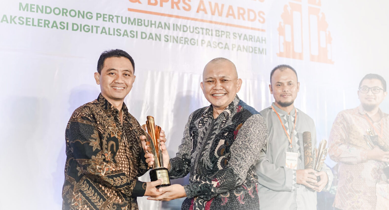Kembali meraih penghargaan, BPRS Artha Madani memperoleh Penghargaan di ...